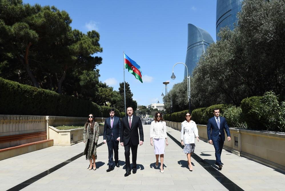 President Ilham Aliyev, family members visit grave of National Leader ...