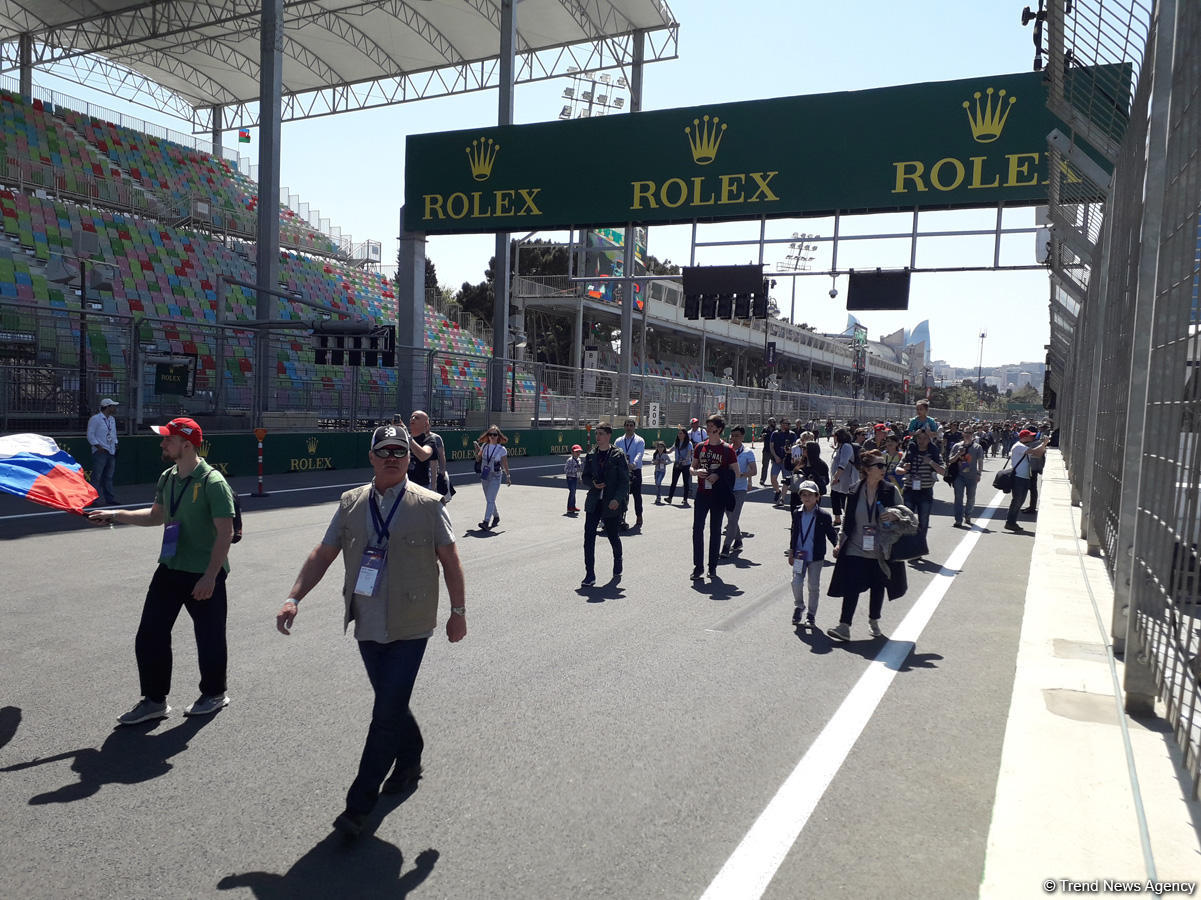 F1 fans walk track of 2018 Formula 1 Azerbaijan Grand Prix (PHOTO ...