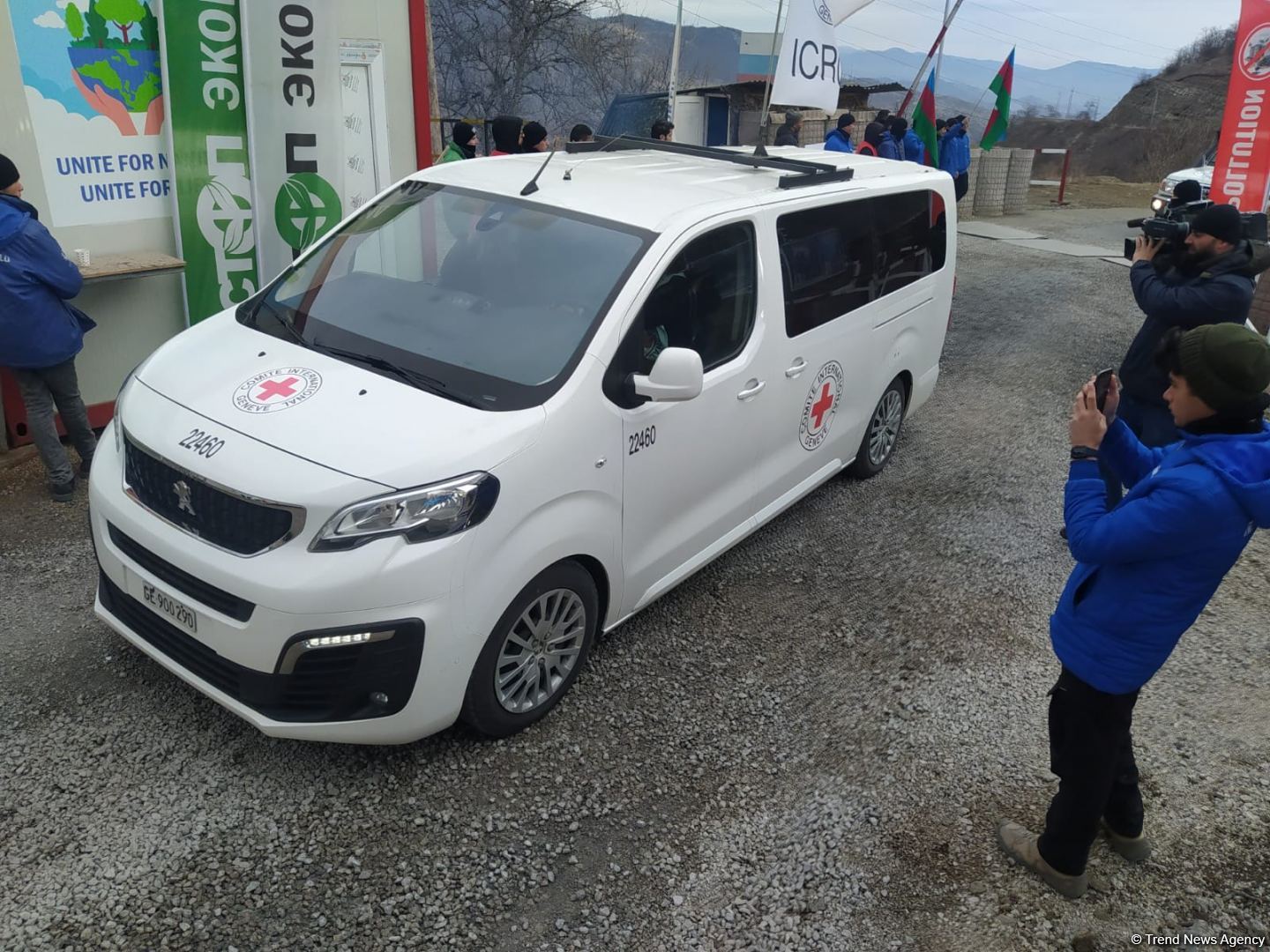ICRC convoy moves freely along Azerbaijan's Lachin-Khankendi road ...