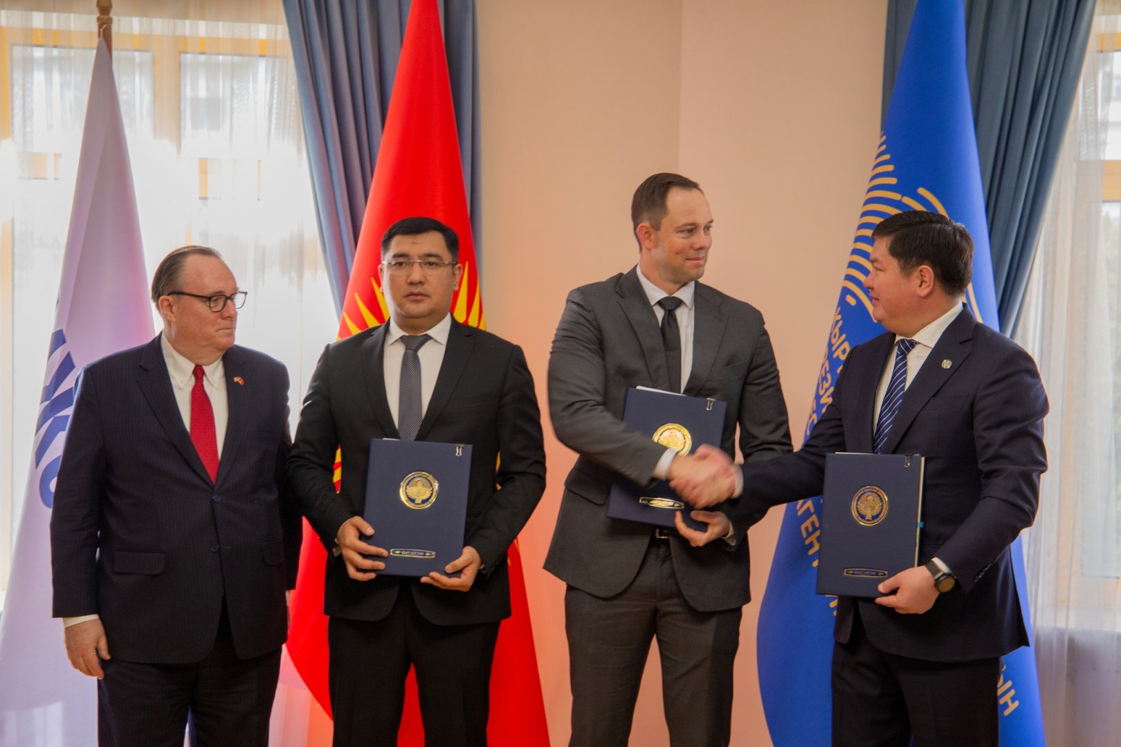 Kyrgyzstan announces investments for domestic railway network development - Trend.Az